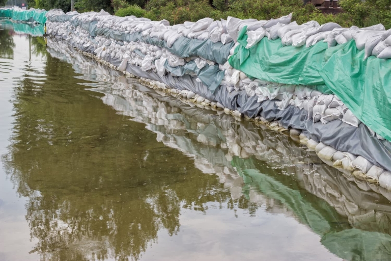 How can you use sandbags for flood protection? - Ovasco